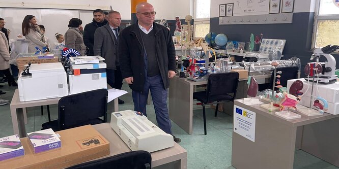 NË RAHOVEC U PËRURUA QENDRA E DYTË ARSIMORE ME BAZË NË SHKOLLË - Radio ...