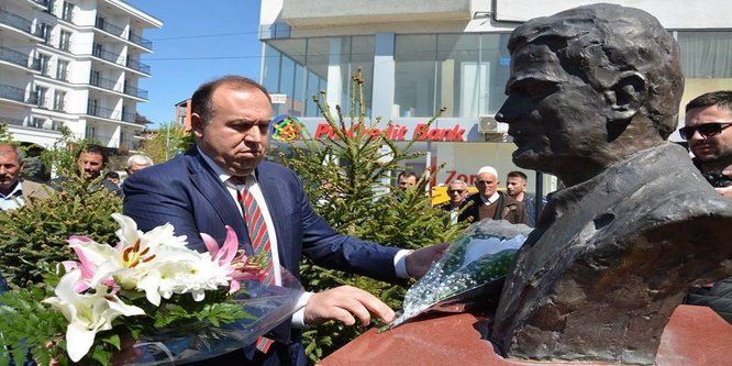 Akademi përkujtimore për ish kryetarin e Klinës Ismat Rraci - Radio ...