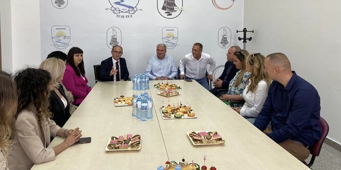 Pritet shkëmbim përvojash mes Komunës së Ferizajt dhe Tuzit - Radio ... Pritet shkëmbim përvojash mes Komunës së Ferizajt dhe Tuzit - Radio ...