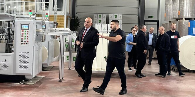 Kryetari Haliti vizitoi kompaninë “Nori Group” - Radio Kosova e Lirë Kryetari Haliti vizitoi kompaninë “Nori Group” - Radio Kosova e Lirë