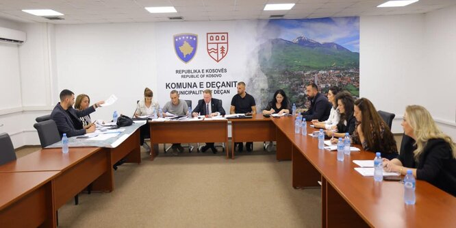 U mbajt mbledhja e Vlll-të e KPF-së në Deçan - Radio Kosova e Lirë U mbajt mbledhja e Vlll-të e KPF-së në Deçan - Radio Kosova e Lirë