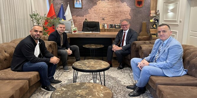 Kryetari Aliu priti në takim Dr. Fikret Arifi dhe Dr. Fitim Goga ...
