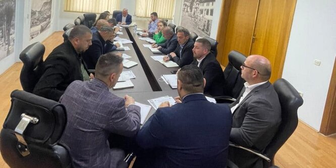 Kryetari Latifi mbajti mbledhjen e radhës me drejtorë të drejtorive ...