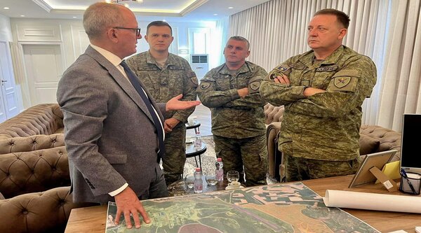 Kryetari Aliu ka pritur në takim Komandantin e Kazermës "Skënderbeu" të ...