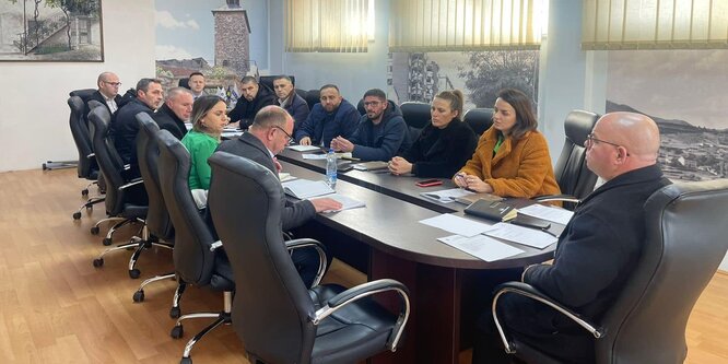 Kryetari Latifi, ka mbajtur takimin e rregullt me drejtorët e ...