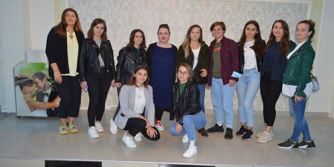 Mos hesht ndaj diskriminimit të grave në punë dhe jashtë punës - Radio ...