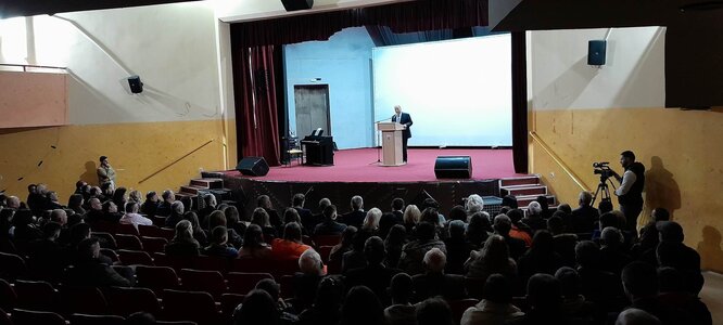 Vitia shënoi 7 Marsin-Ditën e Mësuesit - Radio Kosova e Lirë