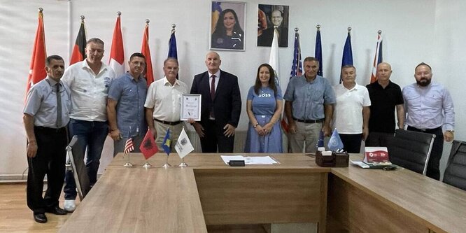 Pensionohet Musa Murati, drejtor i shkollës në Kabash të Vitisë - Radio ...