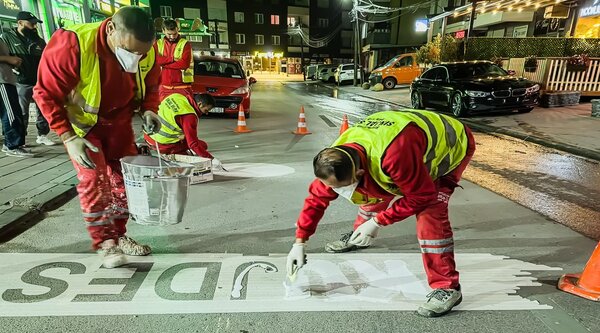 Po vazhdon sinjalistika rrugore në Ferizaj - Radio Kosova e Lirë