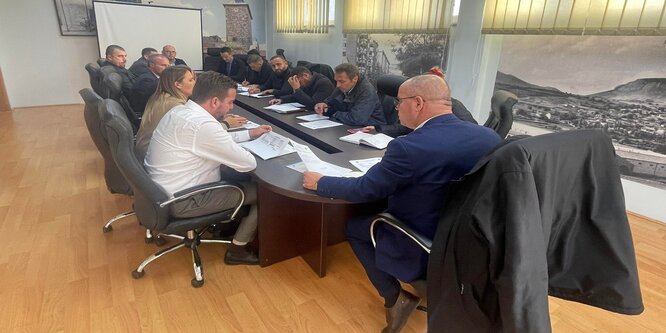 Mbahet mbledhja e rregullt e ekzekutivit komunal të Rahovecit - Radio ... Mbahet mbledhja e rregullt e ekzekutivit komunal të Rahovecit - Radio ...