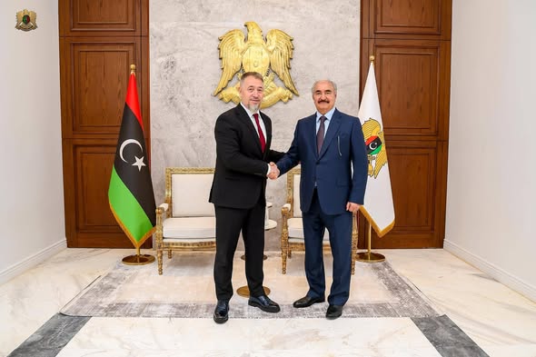 Kryetari i Skënderajt, Sami Lushtaku me ftesë të gjeneralit Hifter ...