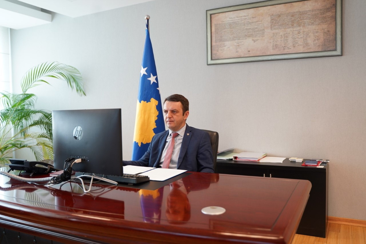 Ministri i Drejtësisë, Selim Selimi e prezanton Projektligjin për ...