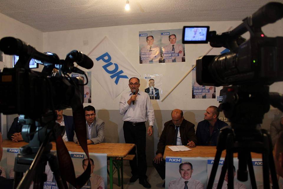 Mushnikova vazhdon me përkrahjen për PDK-në dhe Shaqir Totën - Radio ...