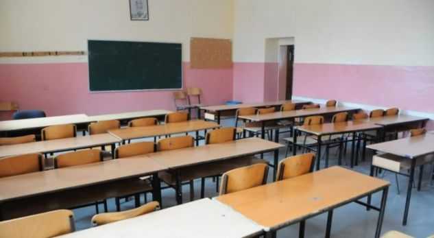 Sipas të dhënave zyrtare, rënia e numrit të nxënësve në shkollat e ... Sipas të dhënave zyrtare, rënia e numrit të nxënësve në shkollat e ...
