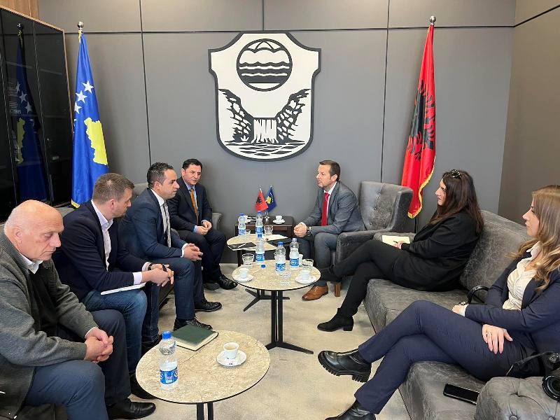 Kryetari i Malishevës, Ekrem Kastrati priti në takim u.d. të sekretarit ...