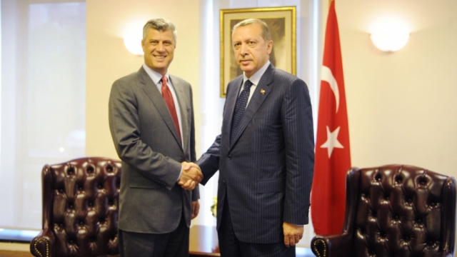 Kryetari i Turqisë, Rexhep Tajip Erdogan, me anë të një bisede ...