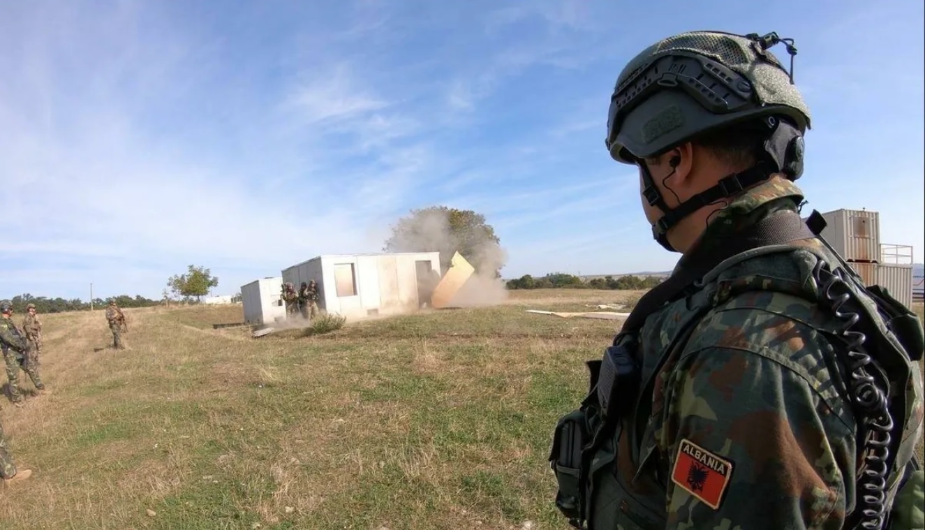 Shqipëria po përshpejton modernizimin e ushtrisë në kohën e tendosjes ...