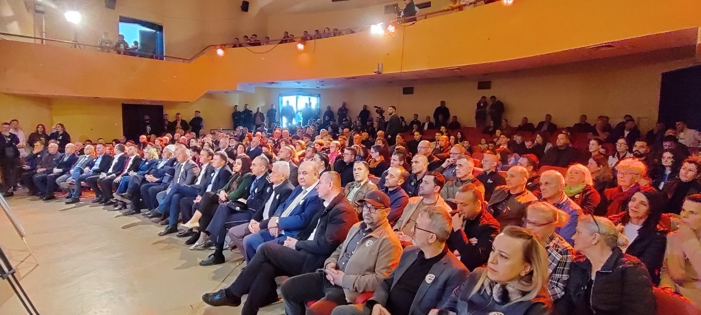 U hap manifestimi Tradicional Kulturor e Sportiv “Flakadani i Karadakut ... U hap manifestimi Tradicional Kulturor e Sportiv “Flakadani i Karadakut ...