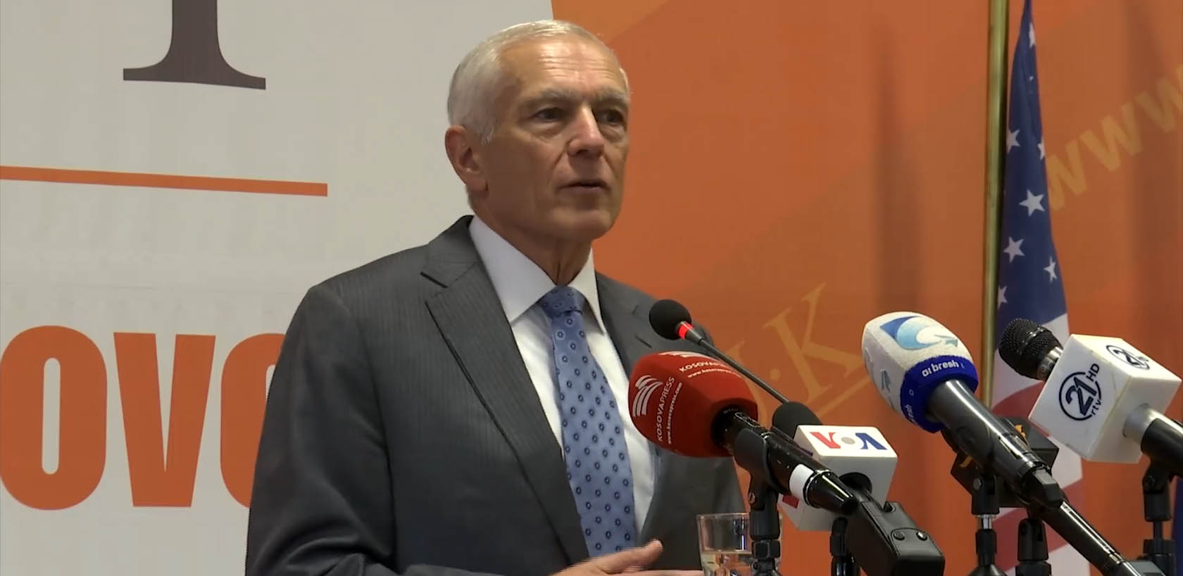 Intervista e gjeneralit amerikan, Wesley Clark për Radion-Evropa e Lirë ... Intervista e gjeneralit amerikan, Wesley Clark për Radion-Evropa e Lirë ...