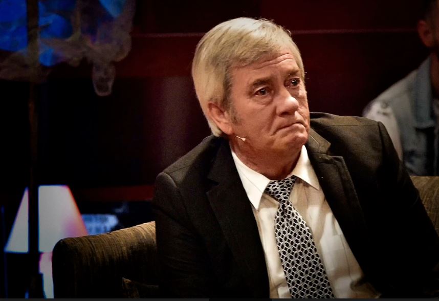 Simon SHKRELI: Vdiq, aktori Zef DEDA, një gjigand i skenës - Radio ...